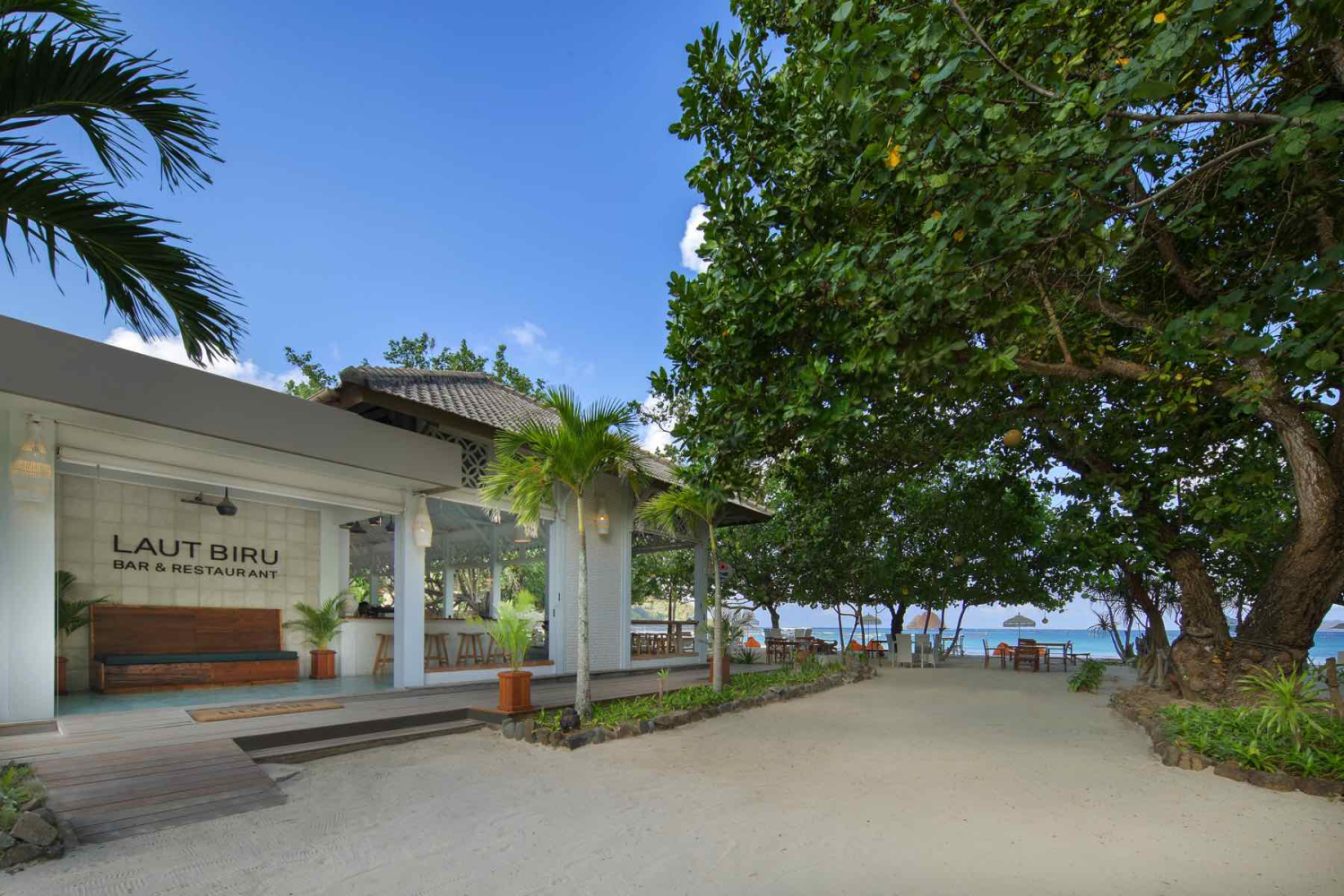 Laut Biru Bar & Restaurant - Sempiak Seaside Resort