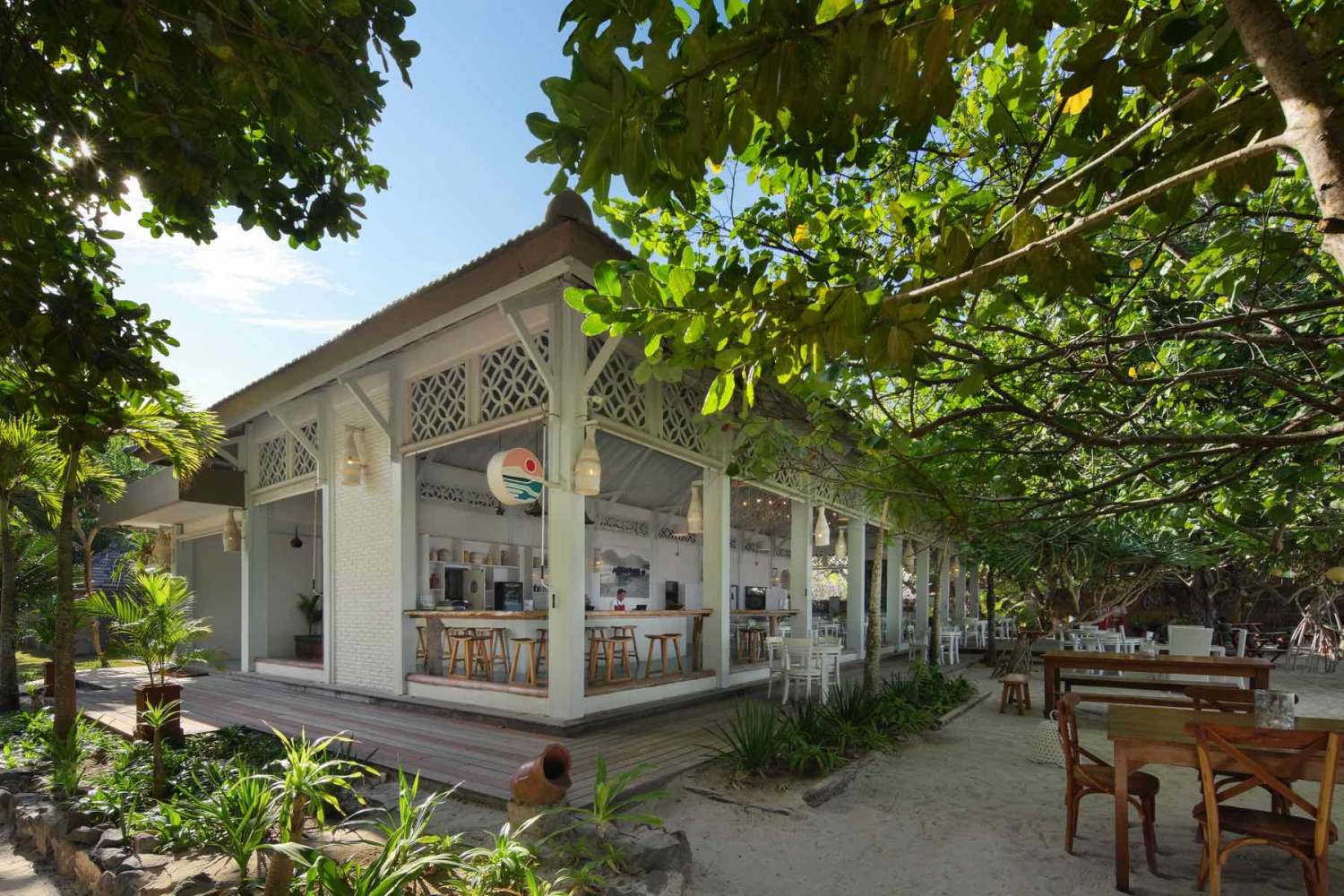 Laut Biru Bar & Restaurant - Sempiak Seaside Resort