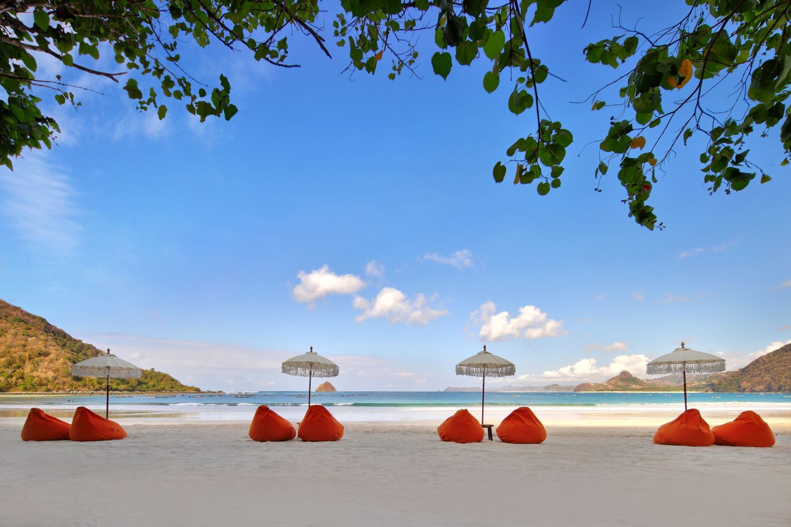 Laut Biru Bar & Restaurant - Sempiak Seaside Resort