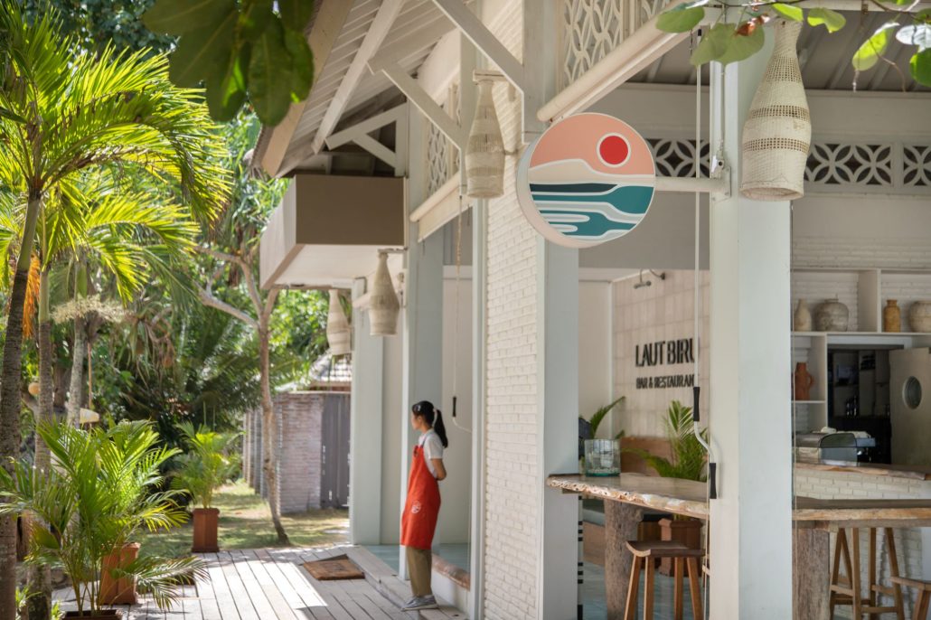 Laut Biru Bar & Restaurant - Sempiak Seaside Resort